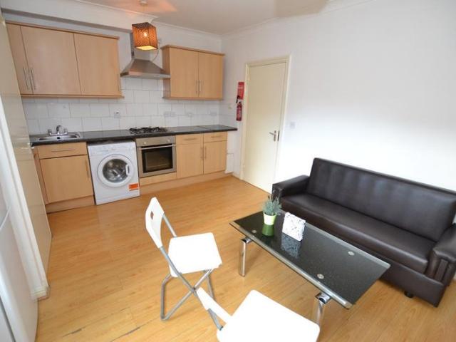 1 Bed Flat by Aldgate East