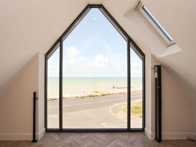 1 Bed Flat by the coast