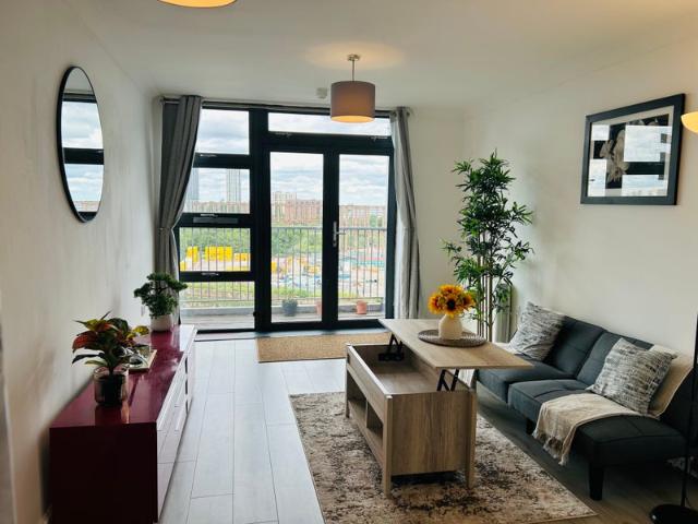 1 Bed Flat + Balcony | Bow E3 | Canary Wharf