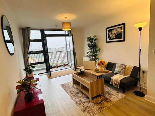 1 Bed Flat + Balcony | Bow E3 | Canary Wharf