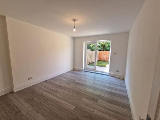 1 Bed Flat, Baldry Gardens, SW16