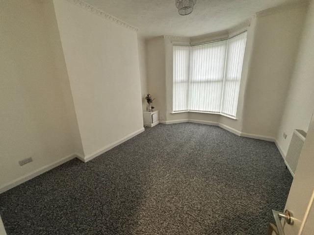 1 Bed Flat, Bank Road, L20