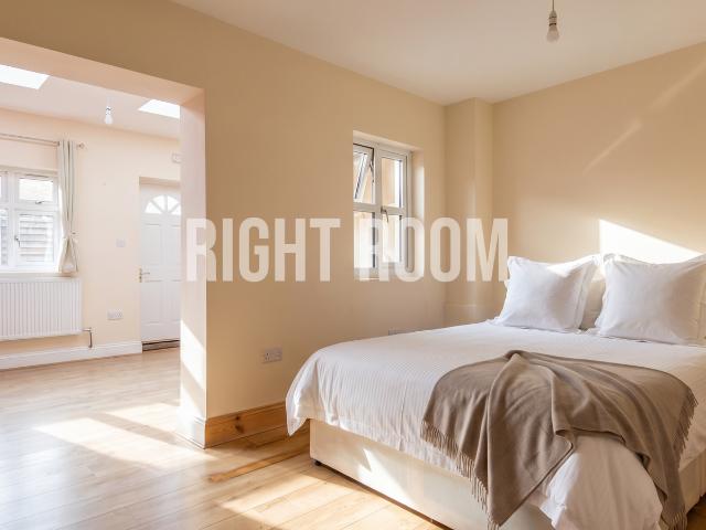 1 Bed Flat, Barnsdale Avenue E14, 1 bed flat to rent, £1,350 pcm | PrimeLocation