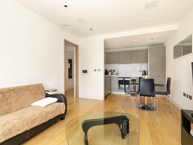 1 Bed Flat, Barbican, EC2Y
