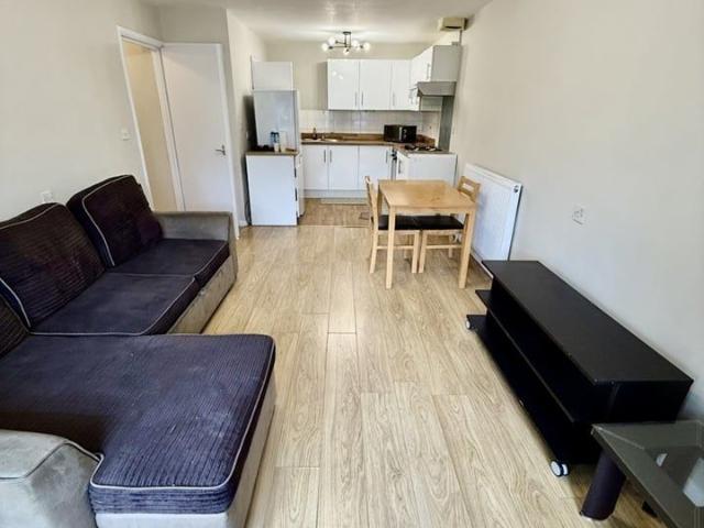 1 Bed Flat, Barley Lane, IG3