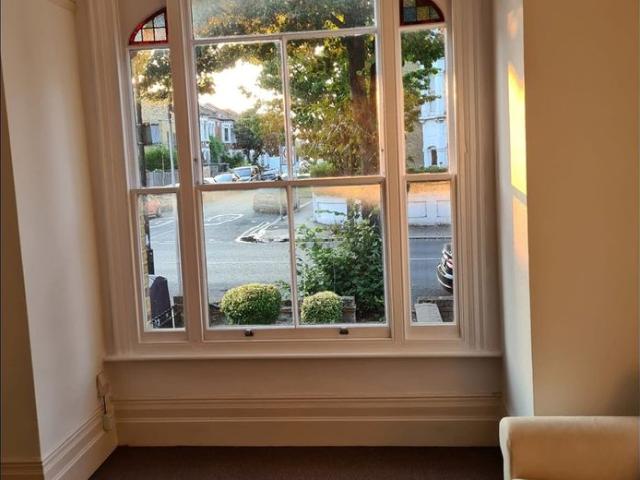 1 Bed Flat, Barry Road, SE22