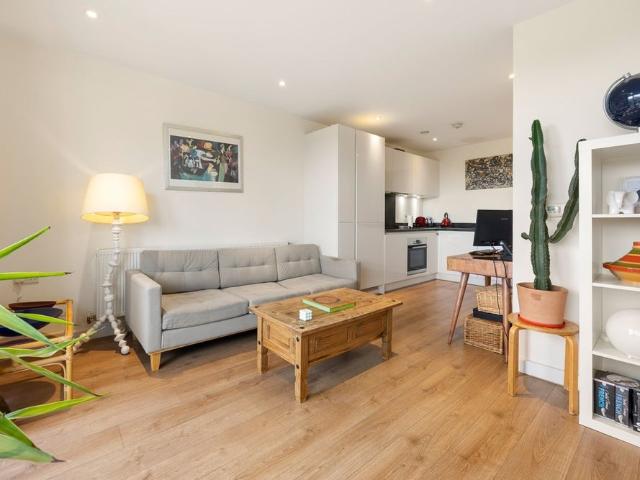 1 Bed Flat, Barrington Road, SW9