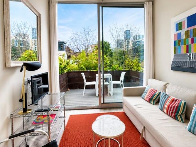1 Bed Flat, Battersea Park Road, SW8