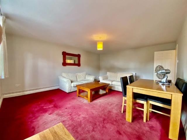 1 Bed Flat, Battersea Park Road, SW11