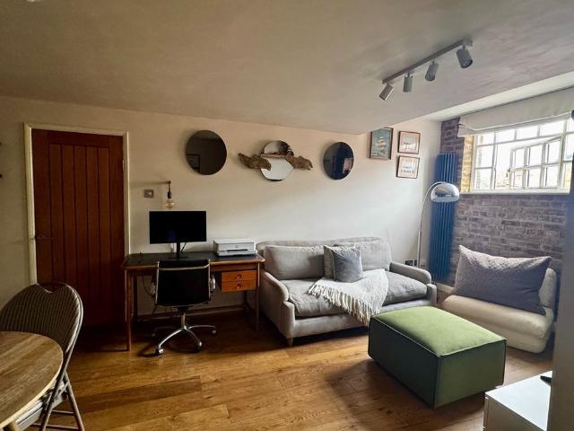 1 Bed Flat, Battersea Park Road, SW11