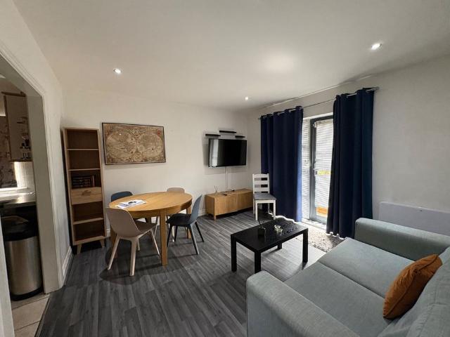 1 Bed Flat, Bay Tree Court, IG11