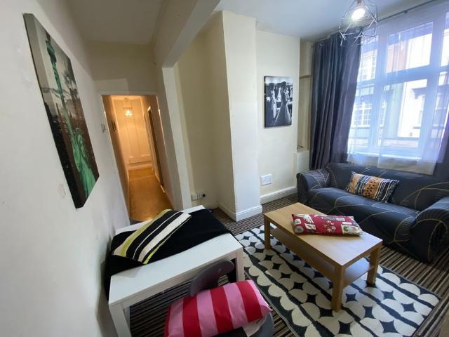 1 Bed Flat, Beckingham Road, LE2