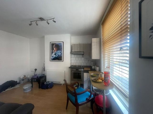 1 Bed Flat, Beeston, LS11