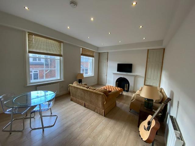 1 Bed Flat, Belgrave Court, LS1