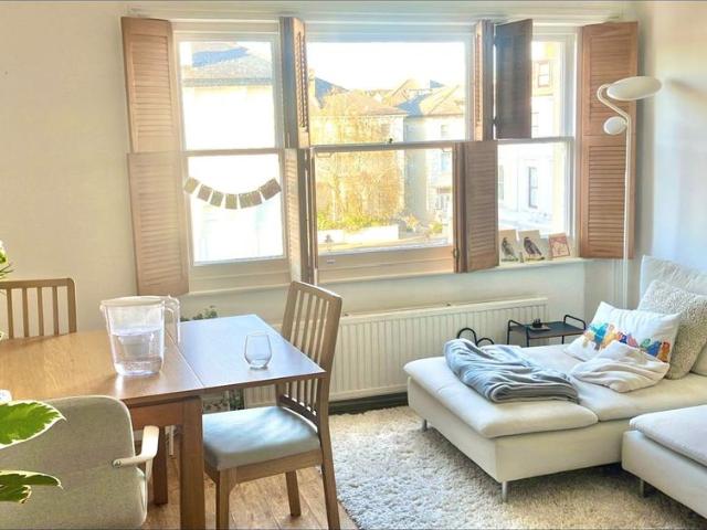 1 Bed Flat, Belsize Square, NW3