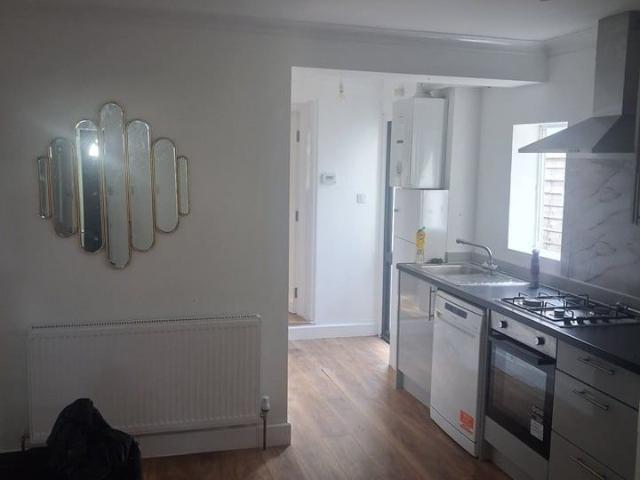 1 Bed Flat, Bensham Lane, CR7
