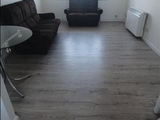 1 Bed Flat, Berry Court, TW4