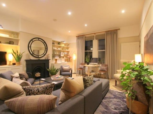 1 Bed Flat, Beverley Road, SW13