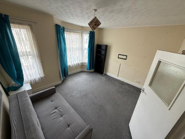 1 Bed Flat, Bingley Road, E16