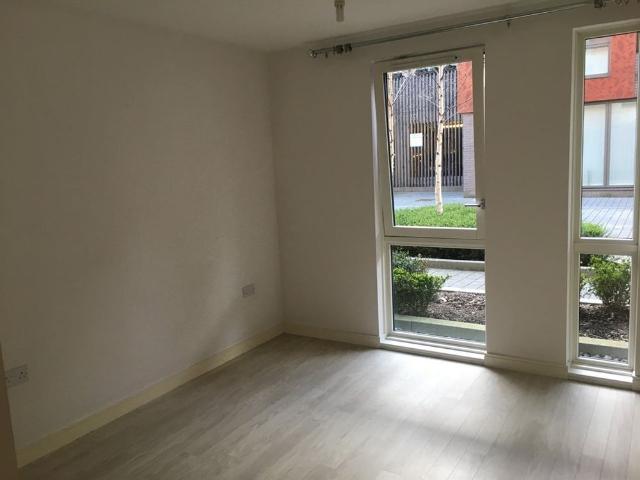 1 Bed Flat, Blondin Way, SE16