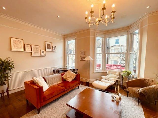 1 Bed Flat, Blythe Road, W14