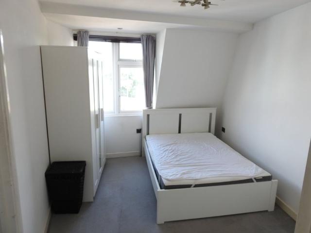 1 Bed Flat, Boileau Court, CR0