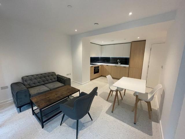 1 Bed Flat, Bouchon Point, E1