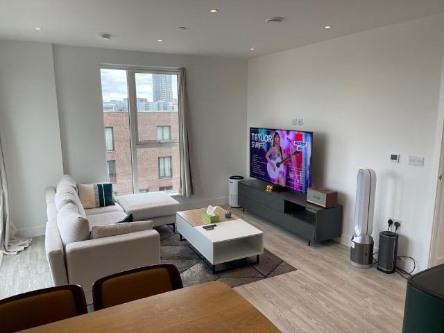 1 Bed Flat, Braunton Court, TW3