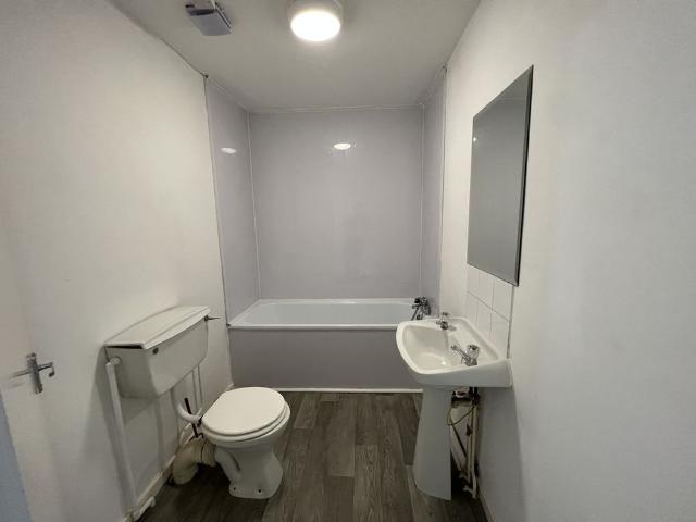 1 Bed Flat, Breck Road, L5