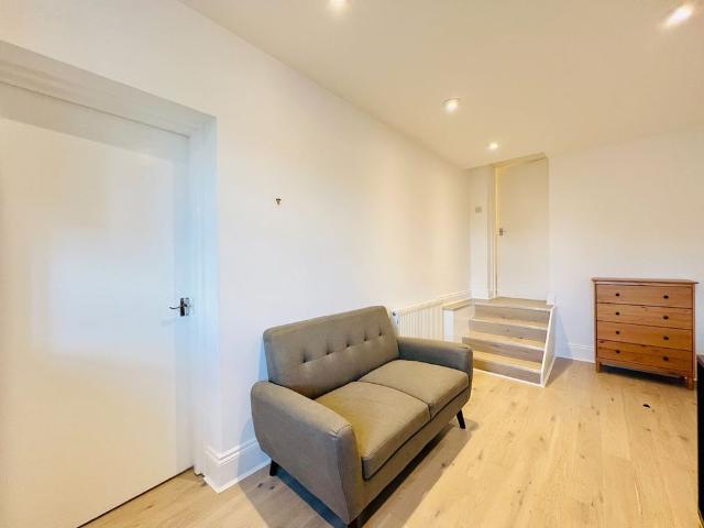 1 Bed Flat, Brixton Hill, SW2