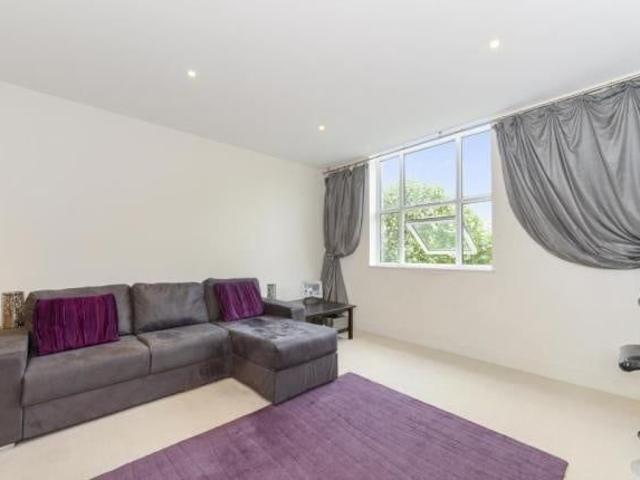 1 Bed Flat, Bromyard House, W3