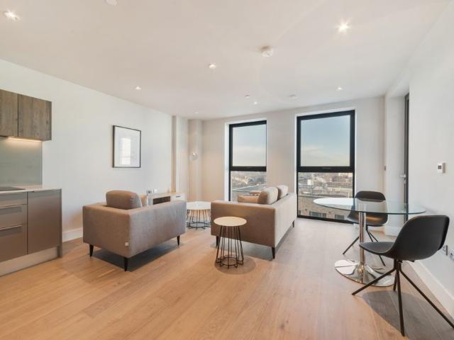1 Bed Flat, Brogan House, SW8