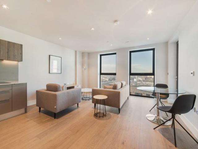 1 Bed Flat, Brogan House, SW8