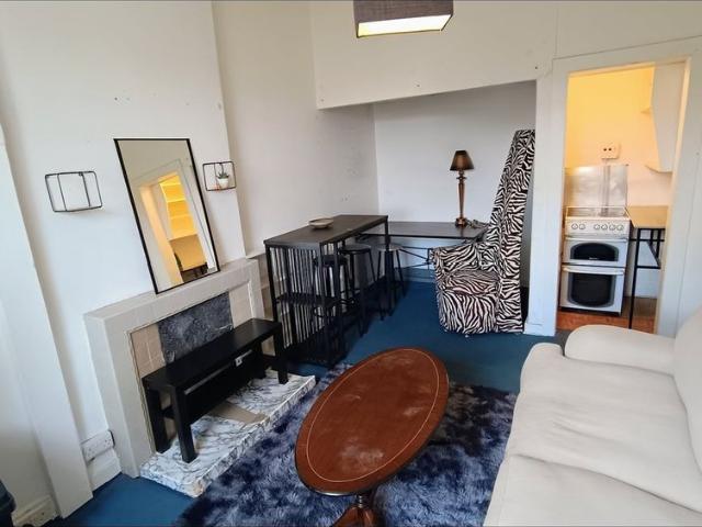 1 Bed Flat, Bruce St, EH10