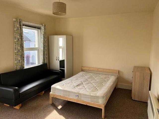 1 Bed Flat, Cumberland Road, RG1