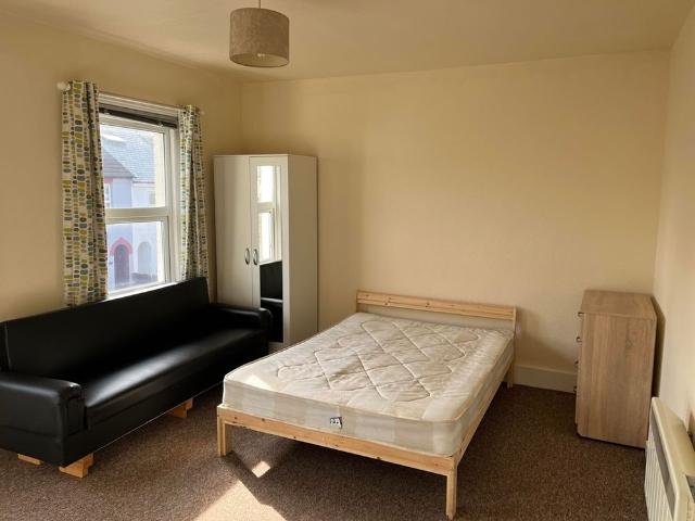 1 Bed Flat, Cumberland Road, RG1