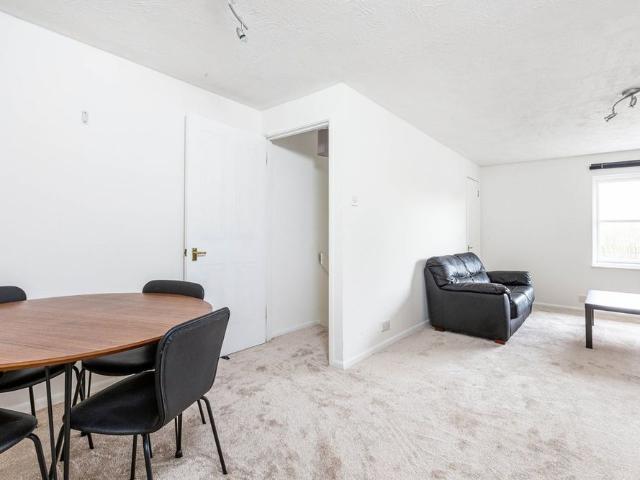 1 Bed Flat, Curtis Drive, W3