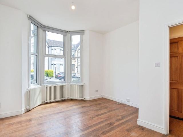1 Bed Flat, Calderon Road, E11