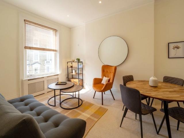 1 Bed Flat, Campden Hill Gardens, W8