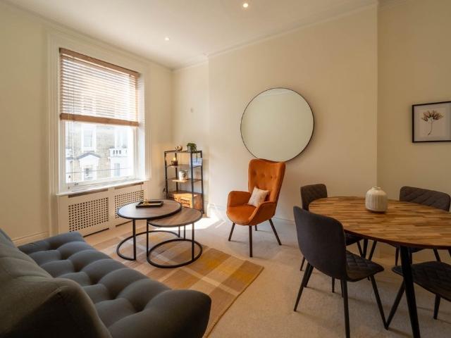 1 Bed Flat, Campden Hill Gardens, W8