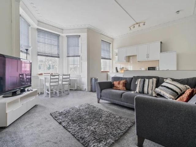 1 Bed Flat, Castle Hill, RG1