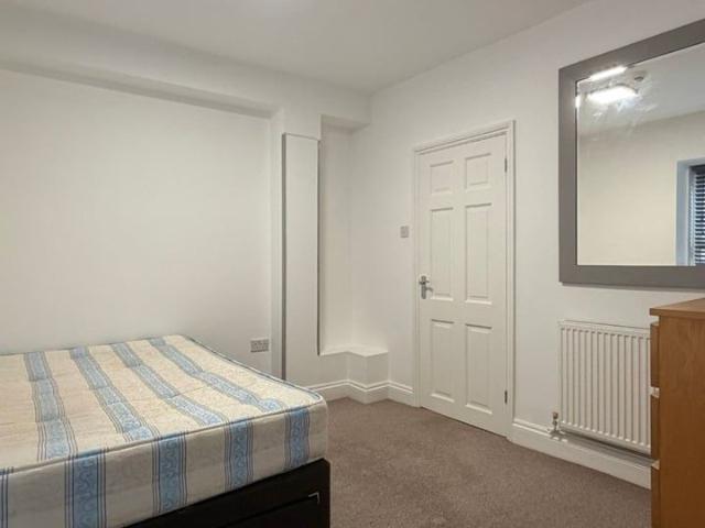 1 Bed Flat, Castle Hill, RG1