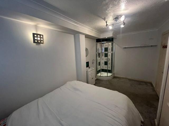 1 Bed Flat, Captain Place, SO14