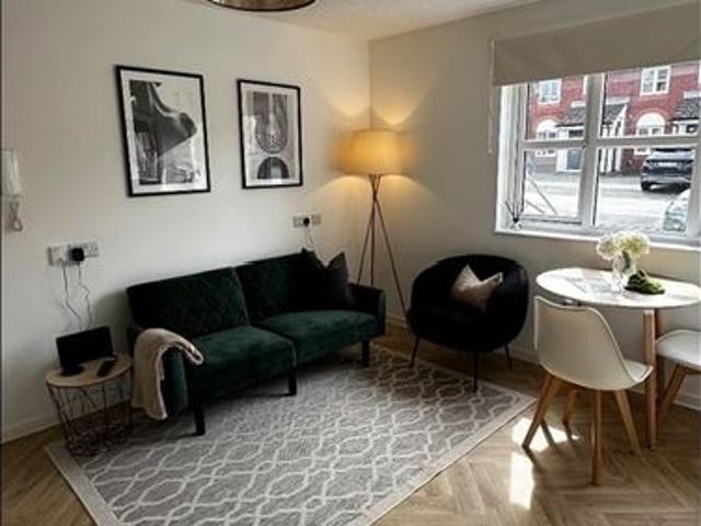 1 Bed Flat, Captains Place, SO14