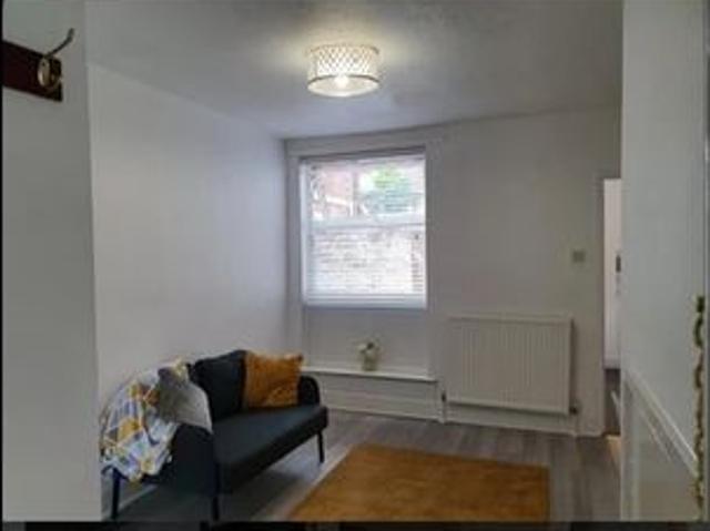 1 Bed Flat, Cardigan Gardens, RG1