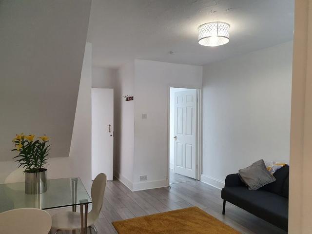 1 Bed Flat, Cardigan Gardens, RG1