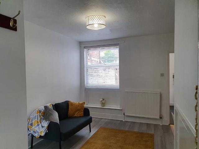 1 Bed Flat, Cardigan Gardens, RG1