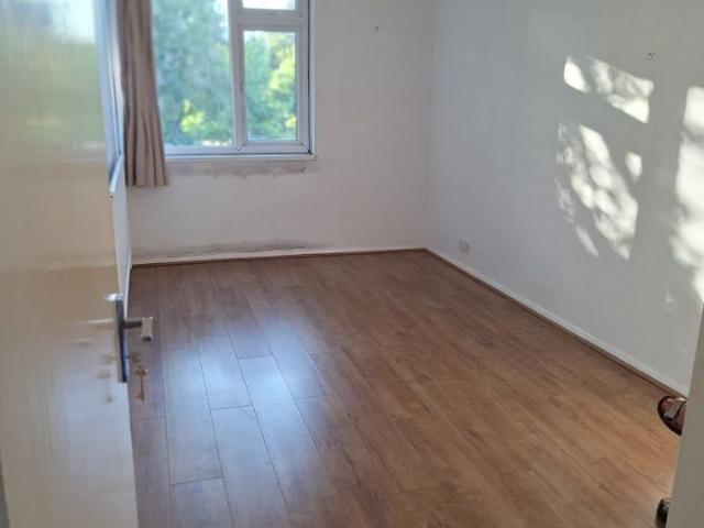 1 Bed Flat, Carey Gardens, SW8