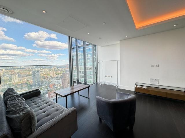 1 Bed Flat, Carrara Tower, EC1V