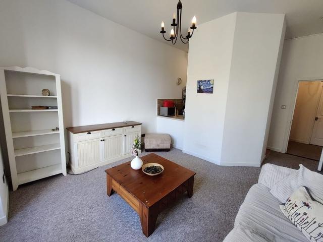 1 Bed Flat, Cathkin Road, G42